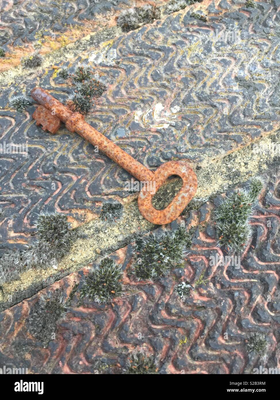 Rusty lock and key hi-res stock photography and images - Alamy