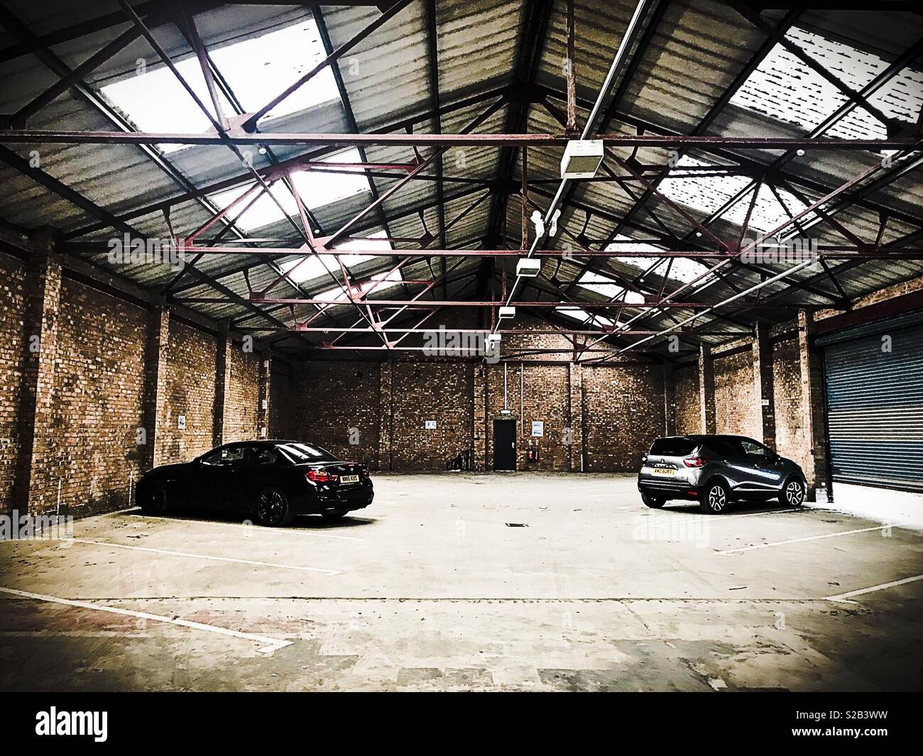 Abandoned warehouse hi-res stock photography and images - Alamy