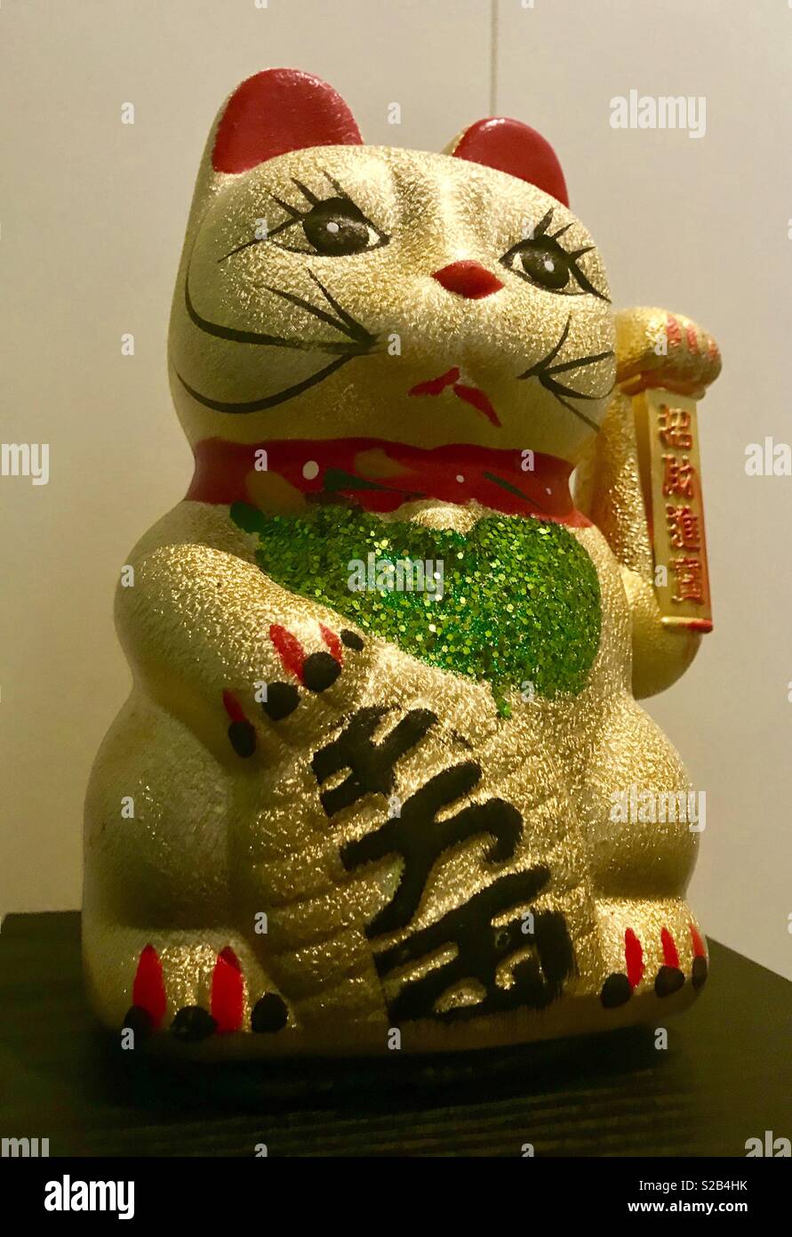 The lucky beckoning cat hi-res stock photography and images - Alamy