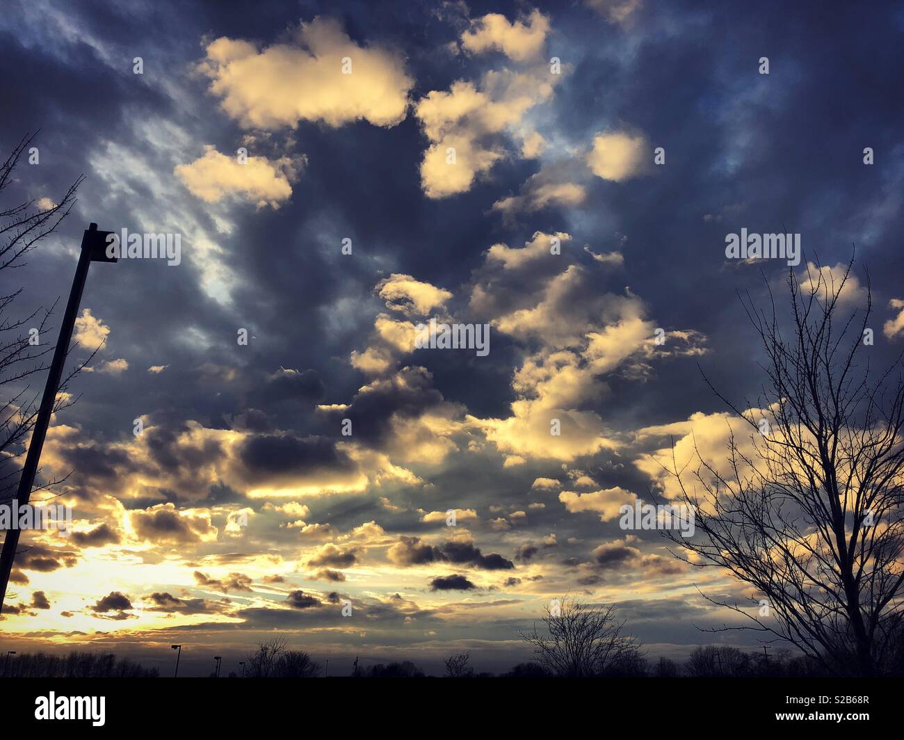 Dramatic skies hi-res stock photography and images - Alamy