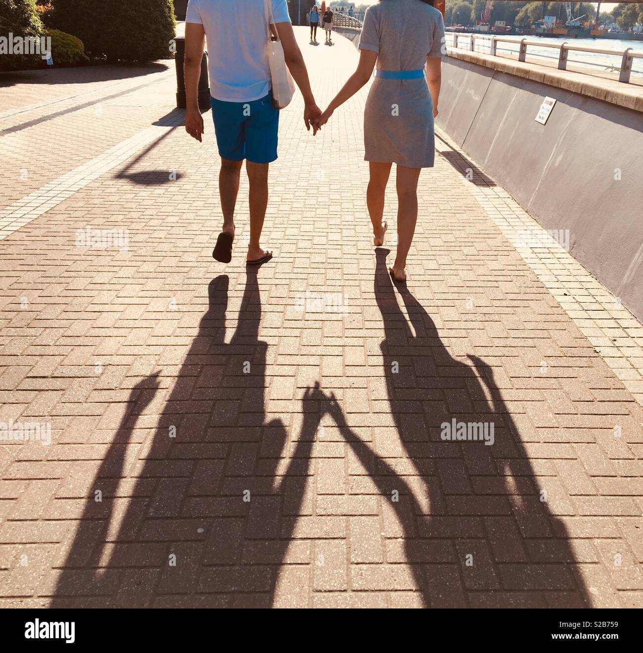 Lovers walking hand in hand hi-res stock photography and images - Alamy