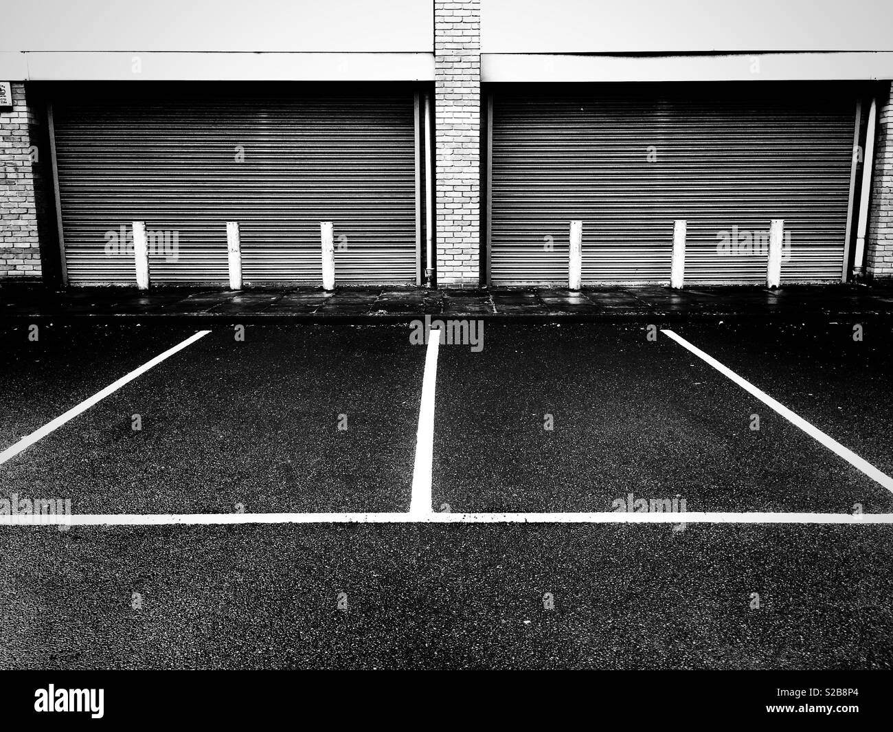 Closed shop units hi-res stock photography and images - Alamy