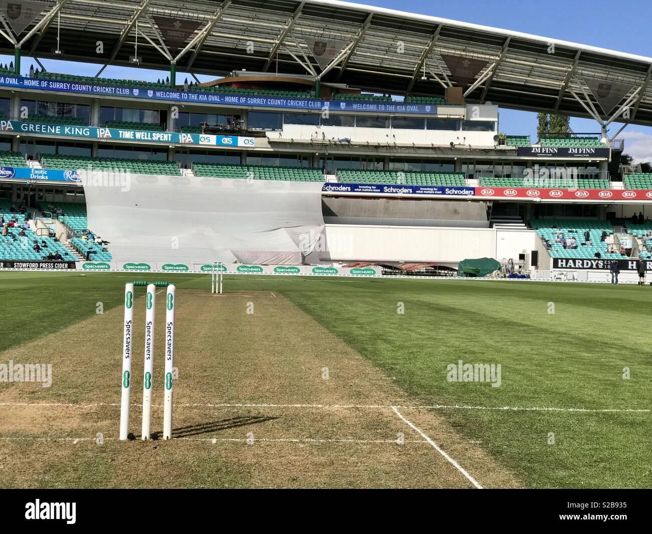 Oval cricket ground hi-res stock photography and images - Alamy