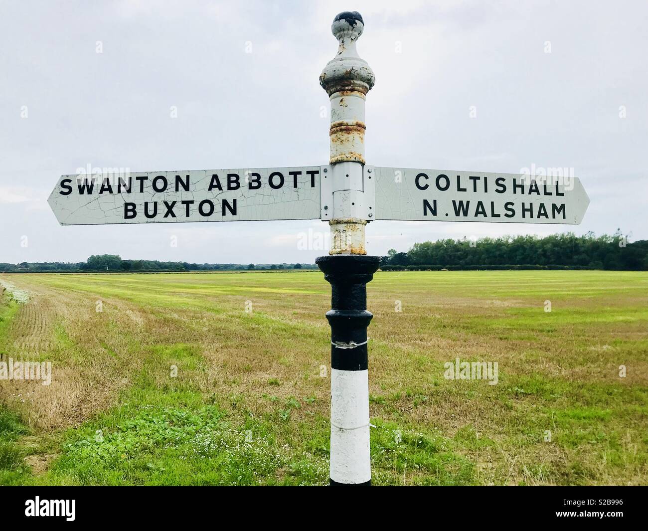 Fingerpost field hi-res stock photography and images - Alamy