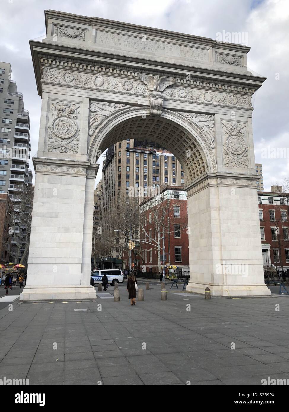 Washington square park arch hi-res stock photography and images - Alamy
