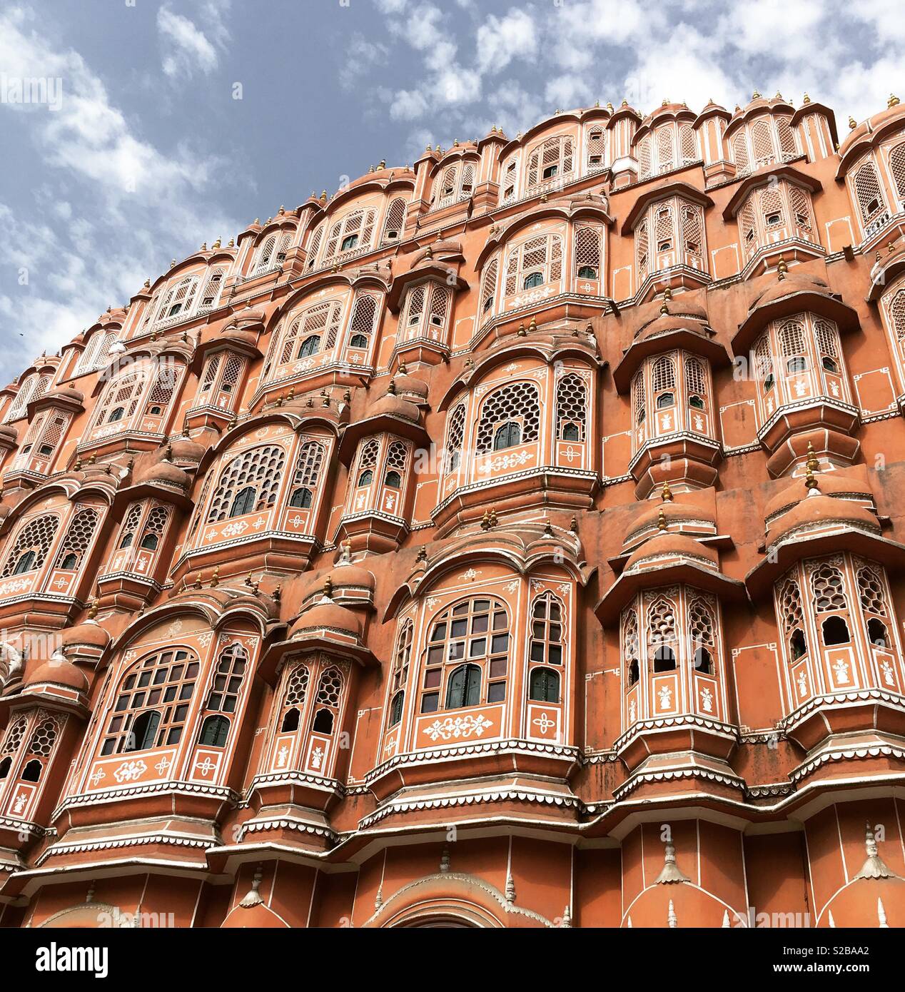 Hawa mahal windows hi-res stock photography and images - Alamy