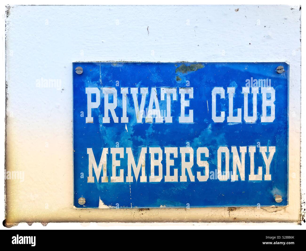 Members only sign hi-res stock photography and images - Alamy