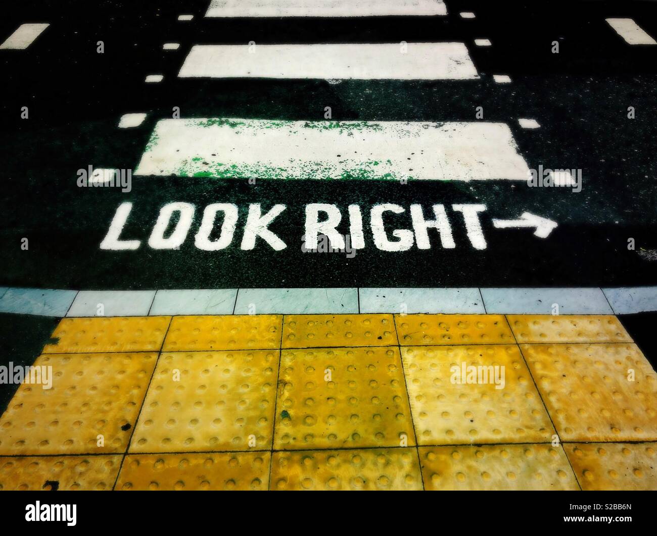 Pedestrian crossing look right hi-res stock photography and images - Alamy