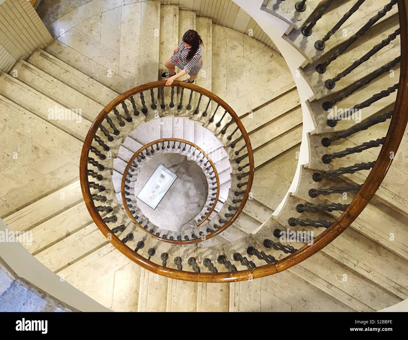 Spiral stairs library hi-res stock photography and images - Alamy