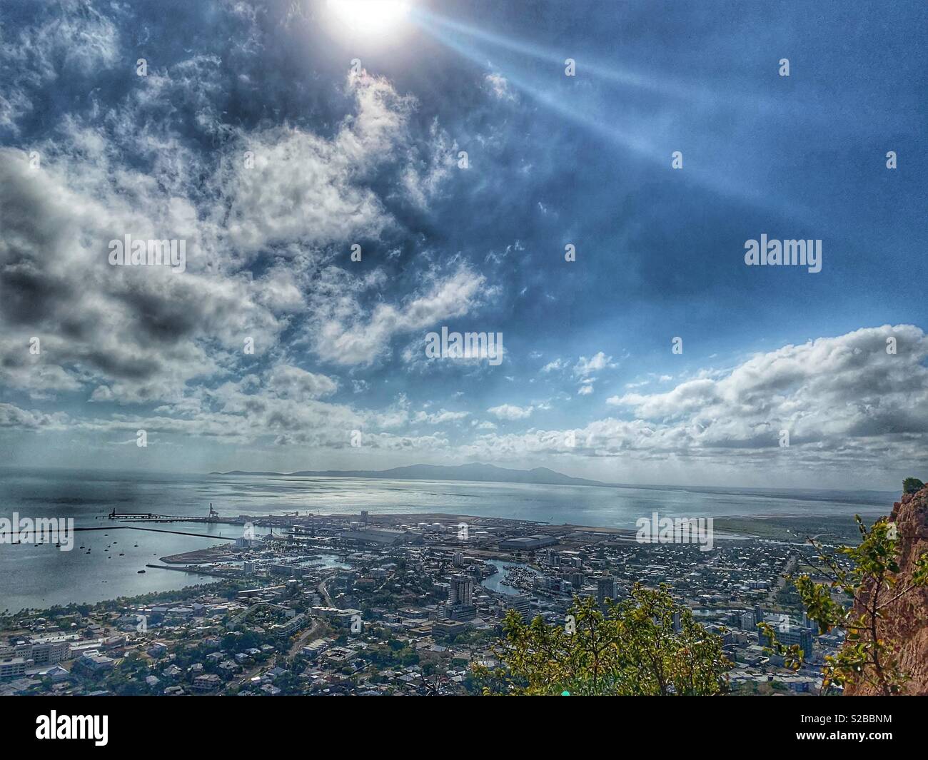 Townsville castle hill hi-res stock photography and images - Alamy