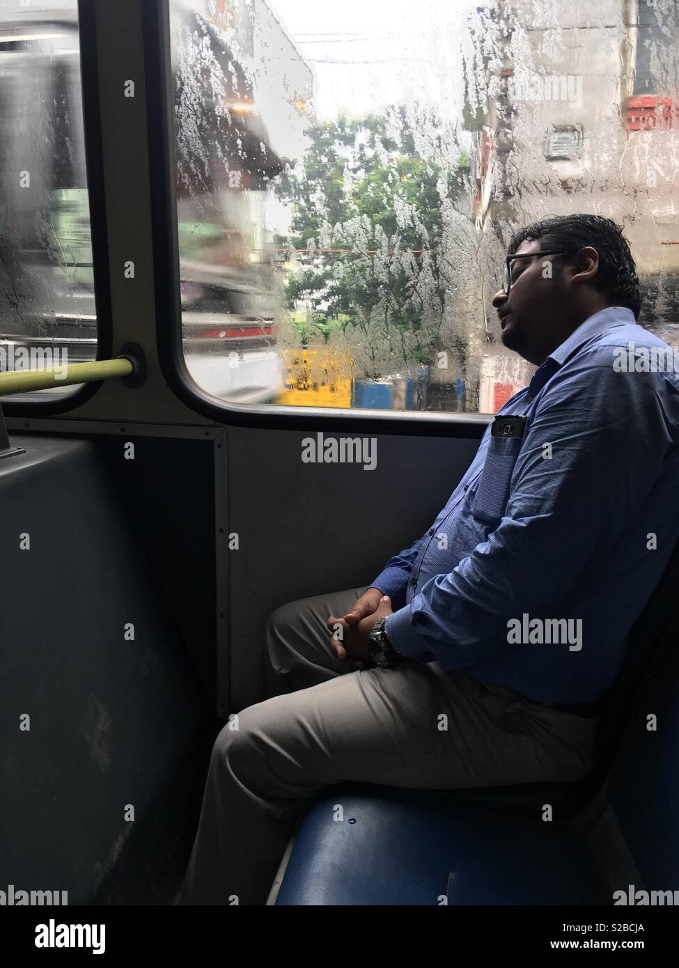 Sleep bus hi-res stock photography and images - Alamy