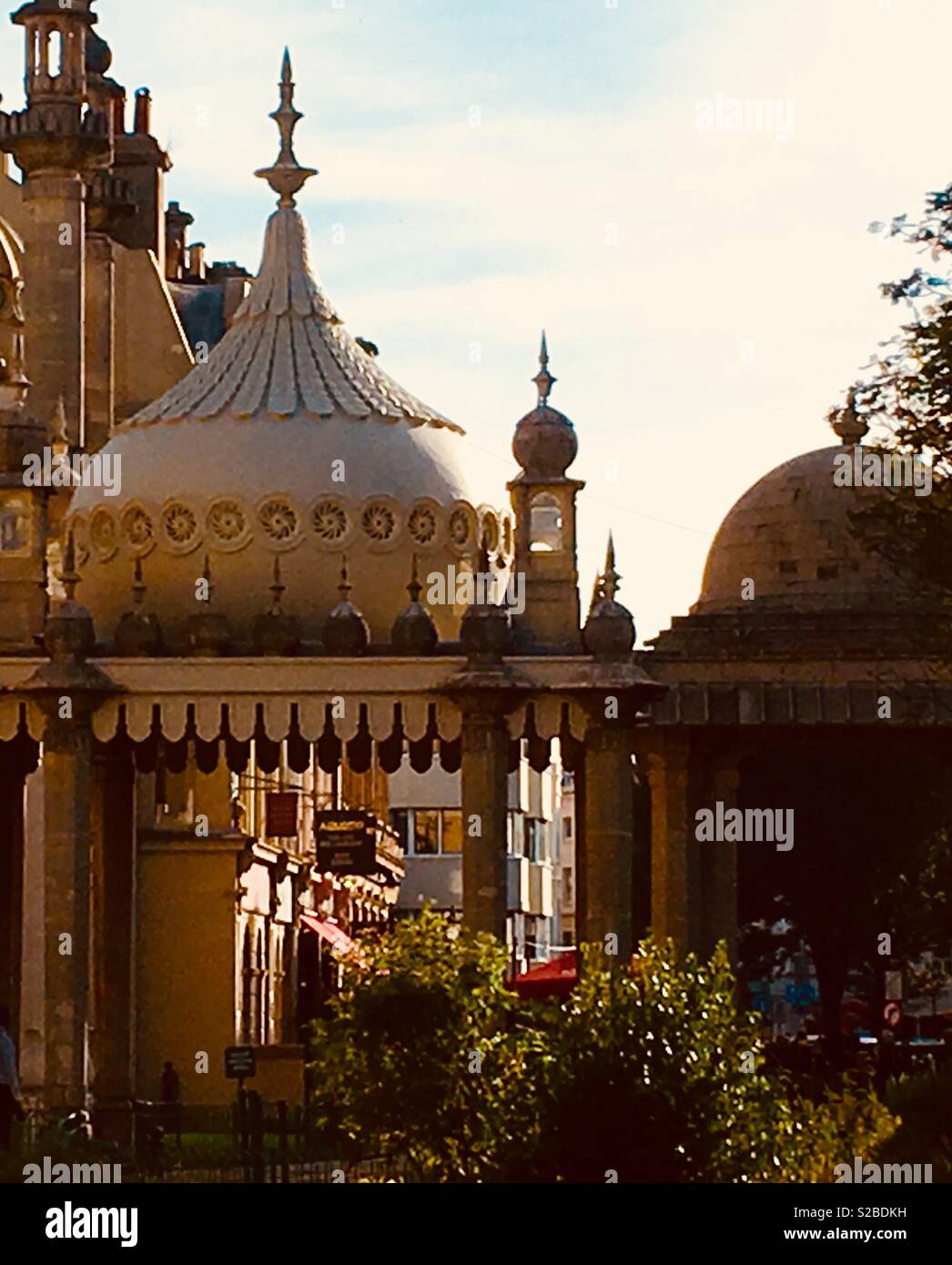 Brighton pavilion gardens hi-res stock photography and images - Alamy