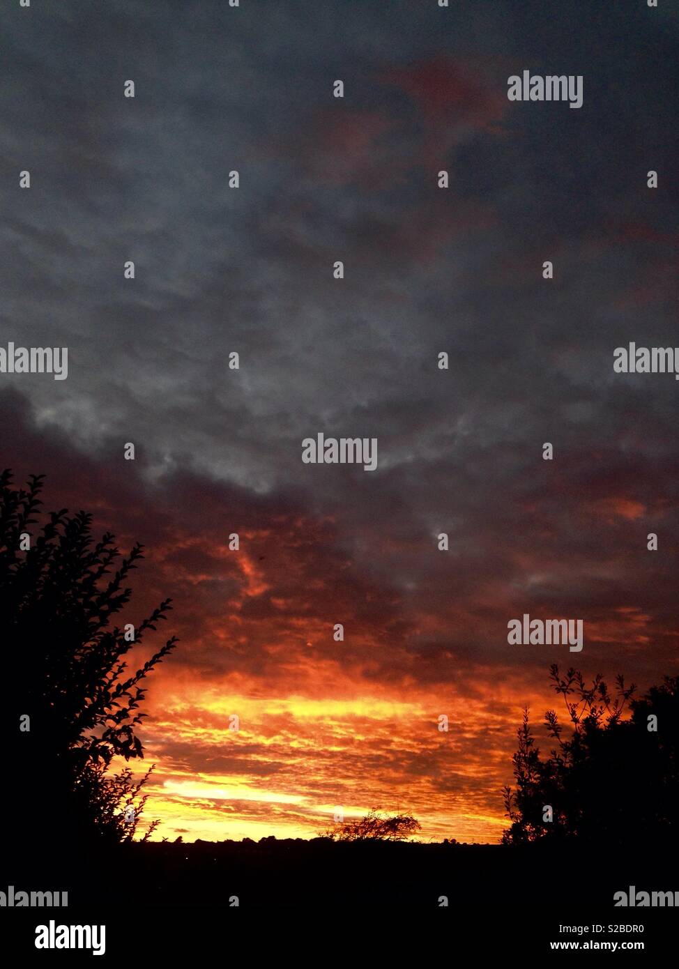 Fiery sky sunset hi-res stock photography and images - Alamy