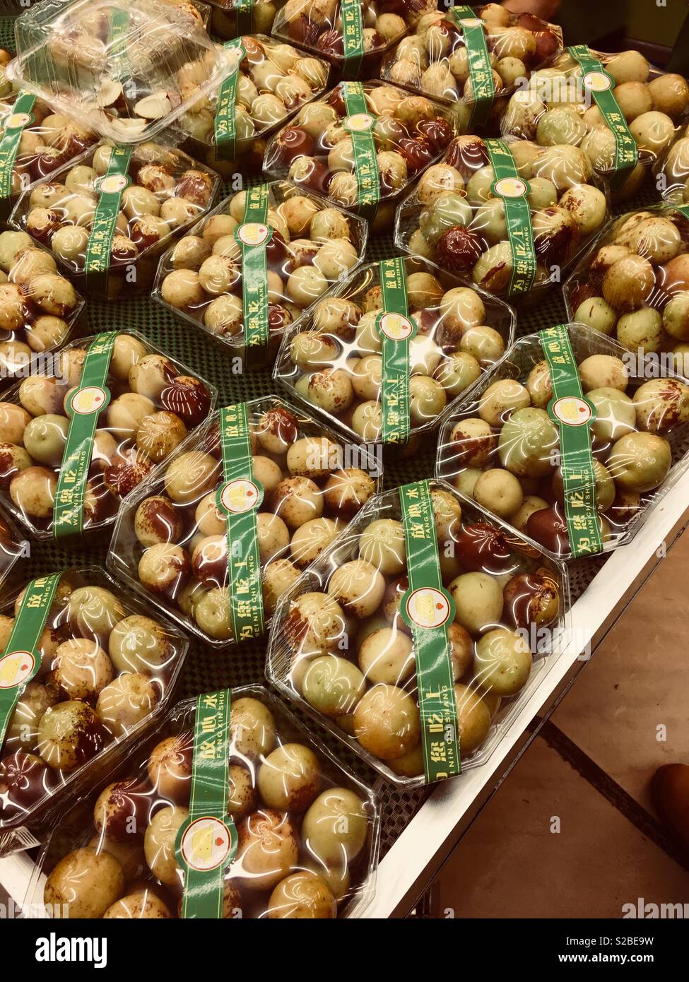 Packaged dates hi-res stock photography and images - Alamy