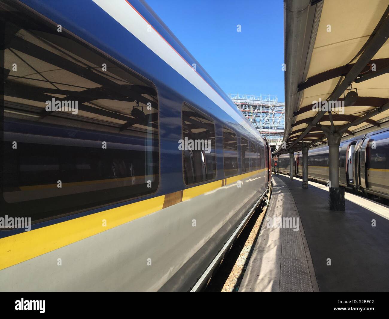 Waiting eurostar hi-res stock photography and images - Alamy