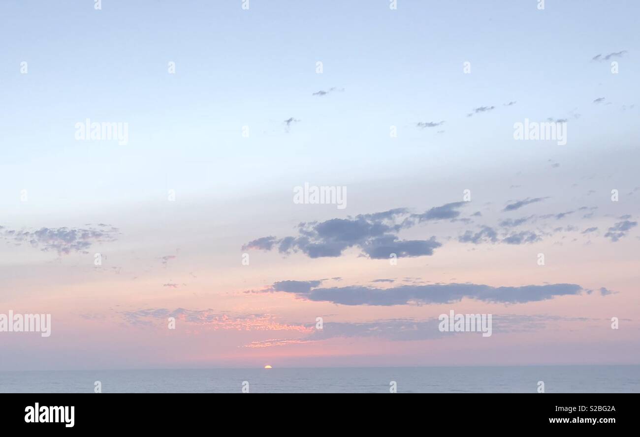 Pastel sunset clouds hi-res stock photography and images - Alamy