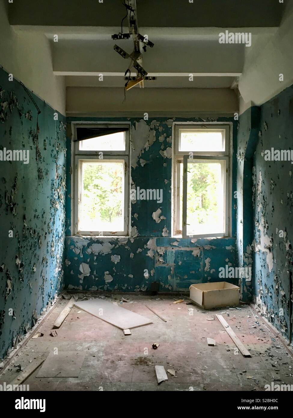 Ruined room hi-res stock photography and images - Alamy