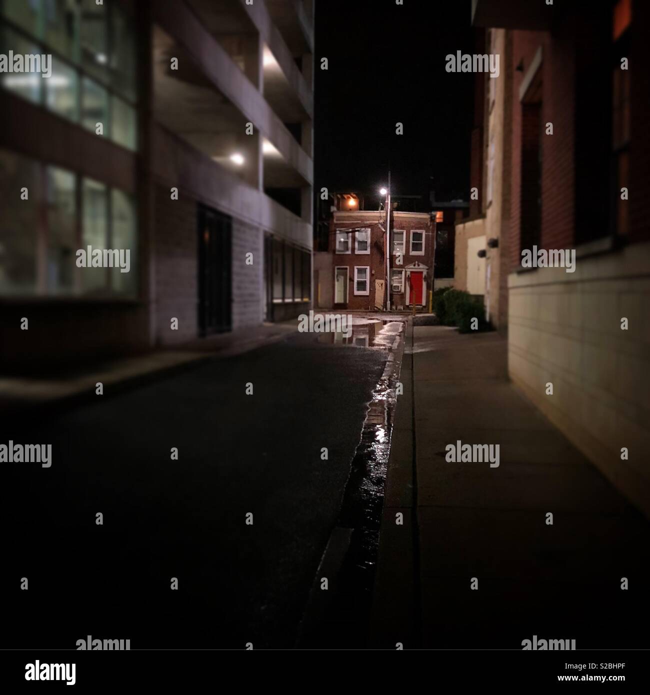 House down alleyway near Fell’s Point, Baltimore Stock Photo - Alamy