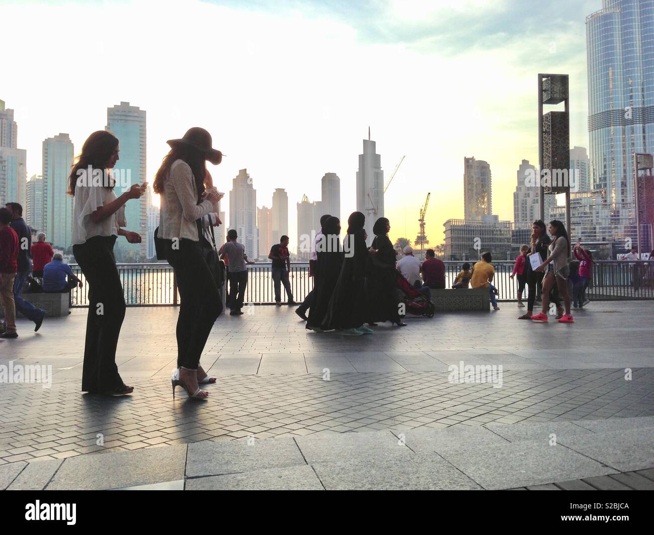 Girls dubai hi-res stock photography and images - Alamy