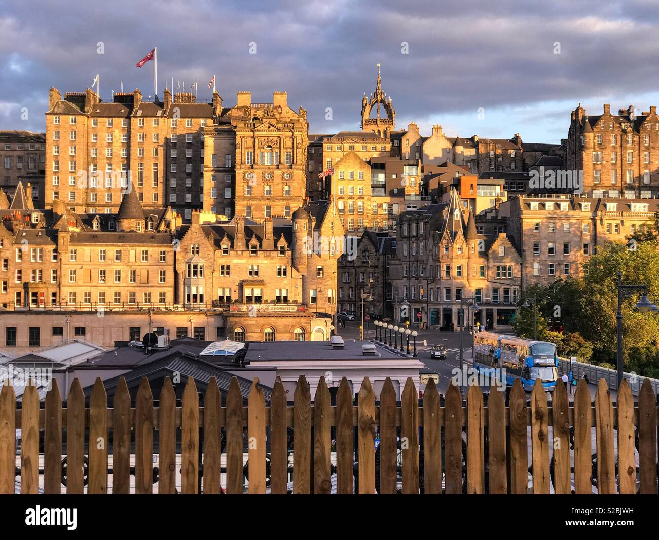 Edinburgh sunset hi-res stock photography and images - Alamy