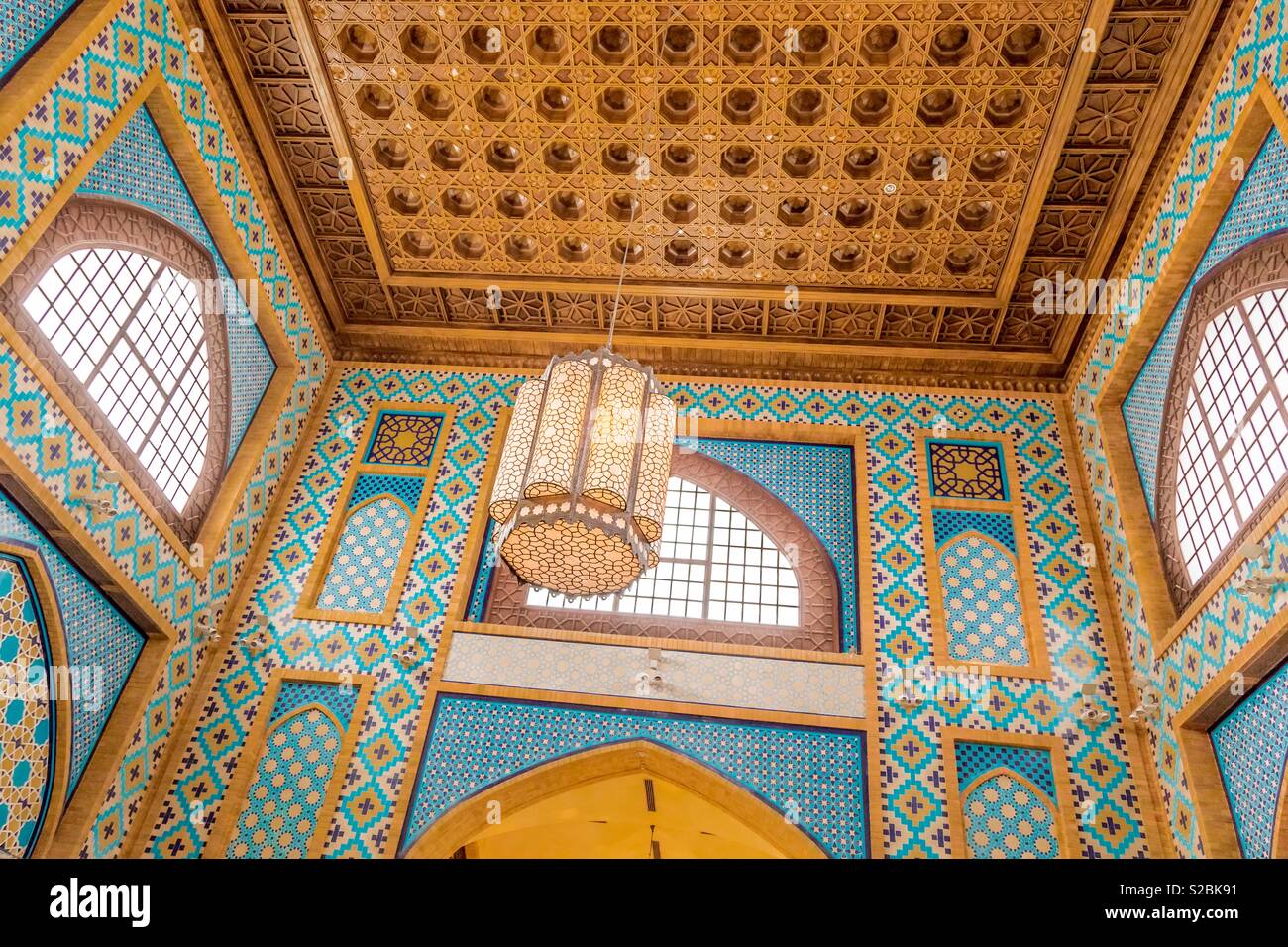 Ibn battuta ceiling design patterns hi-res stock photography and images ...