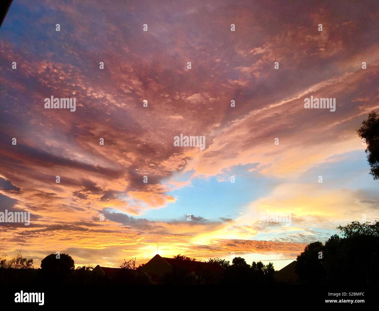 Explosion in color hi-res stock photography and images - Alamy