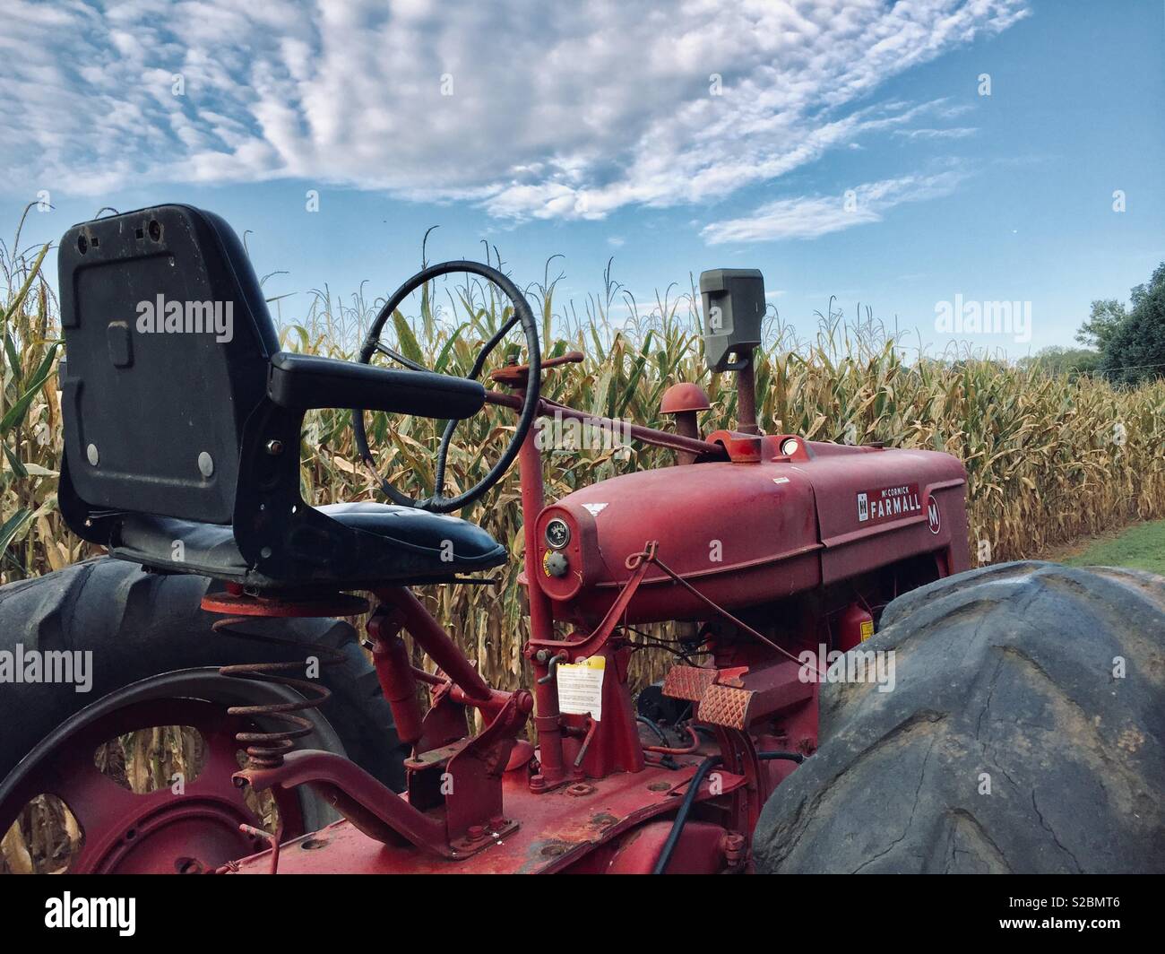 Antique blue tractor hi-res stock photography and images - Alamy
