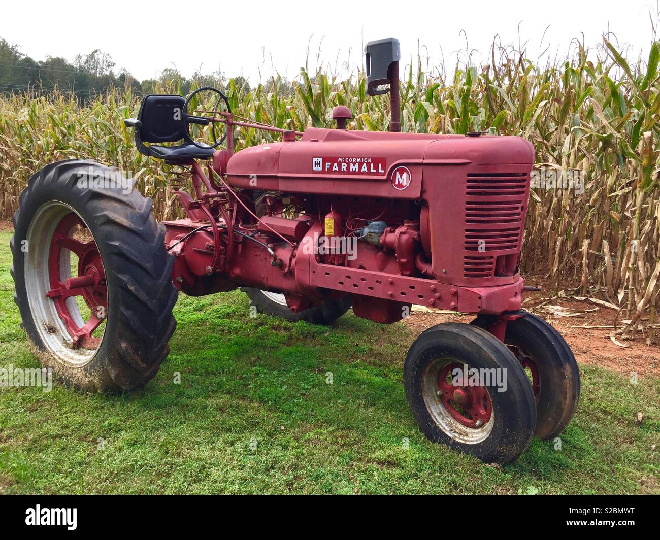 Mccormick farmall tractor hi-res stock photography and images - Alamy