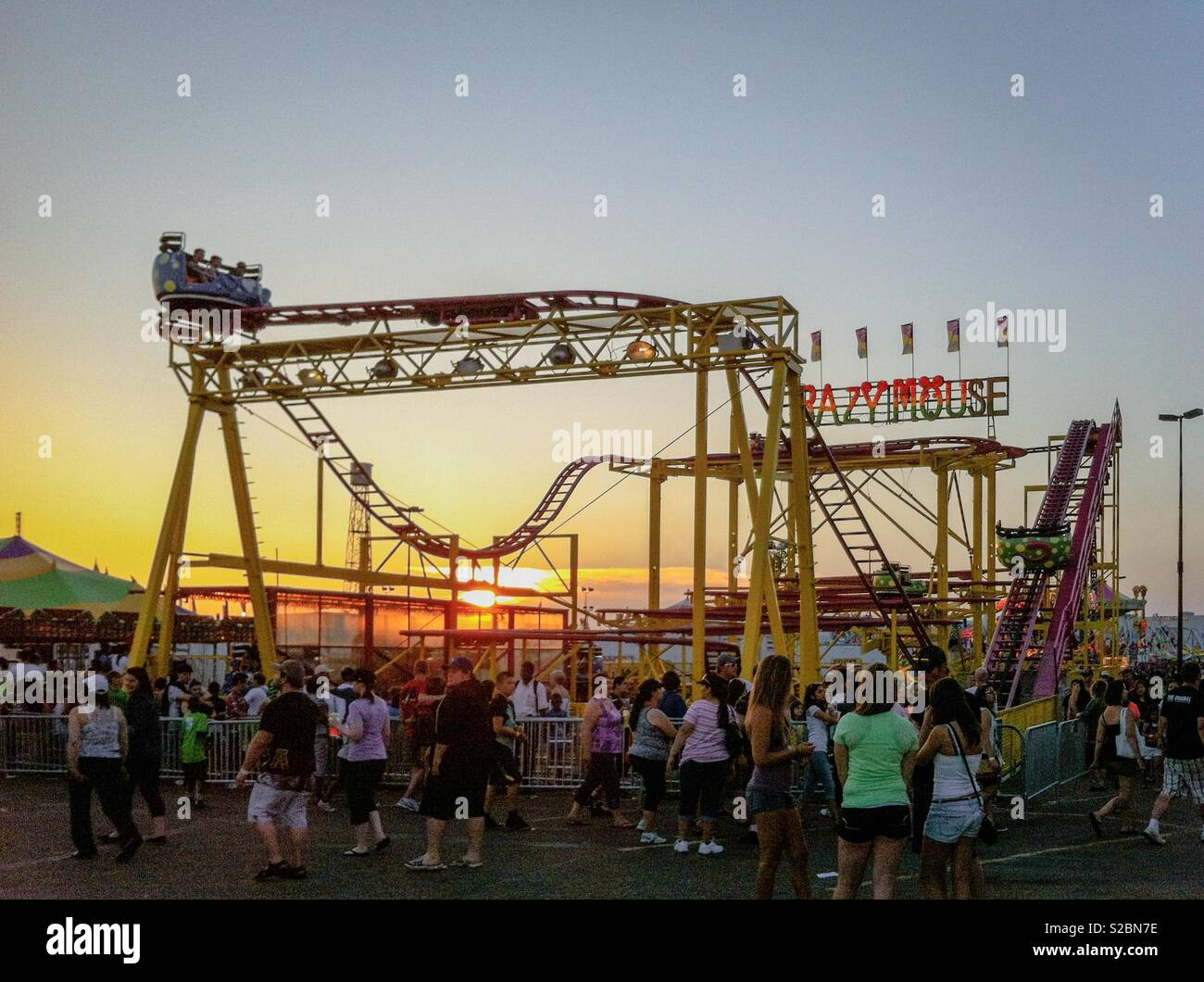 Rollercoaster And Fun Rides High Resolution Stock Photography and ...