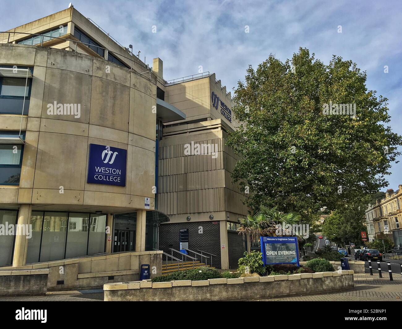 Super campus hi-res stock photography and images - Alamy