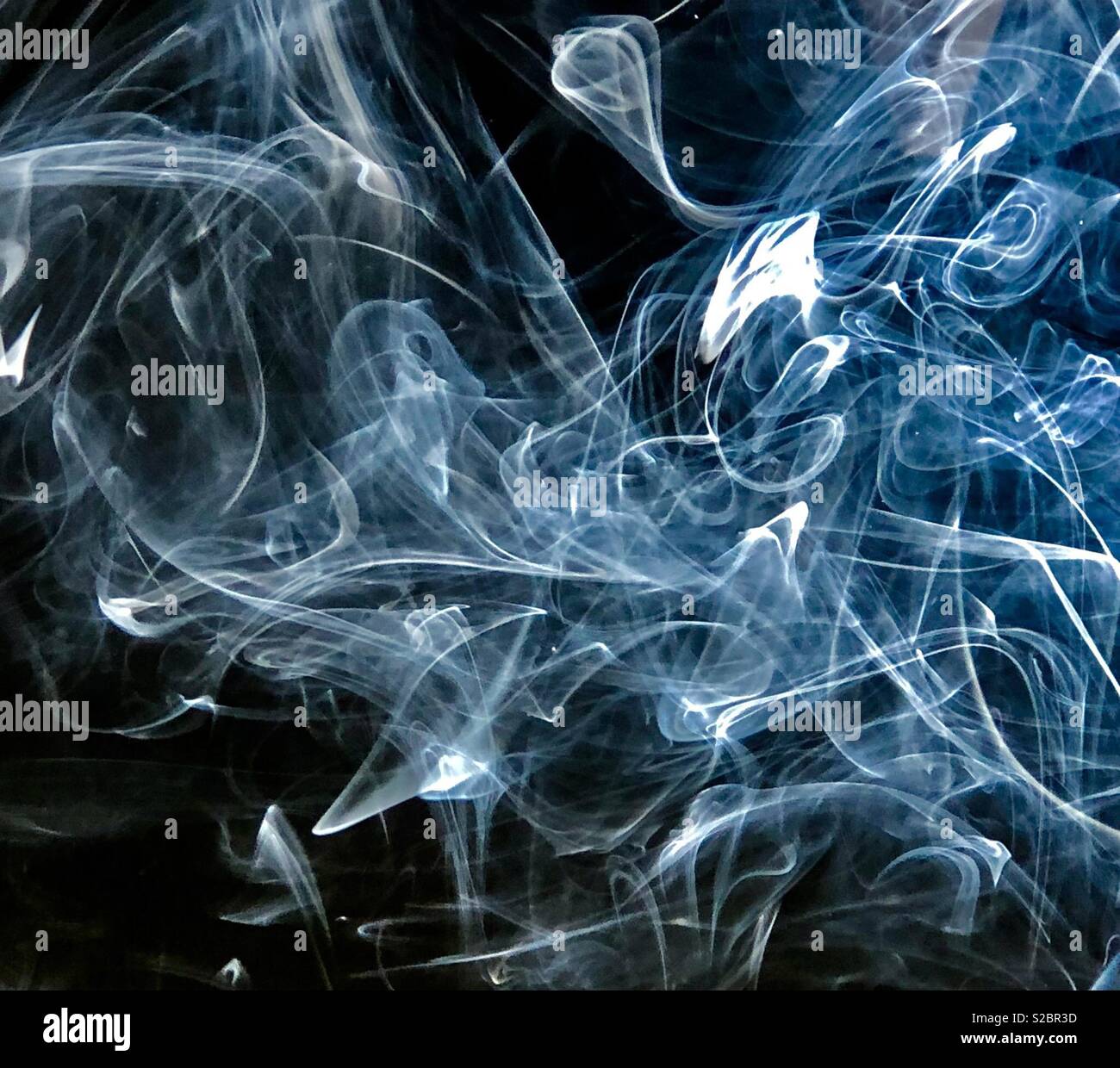 Smoke patterns hi-res stock photography and images - Alamy