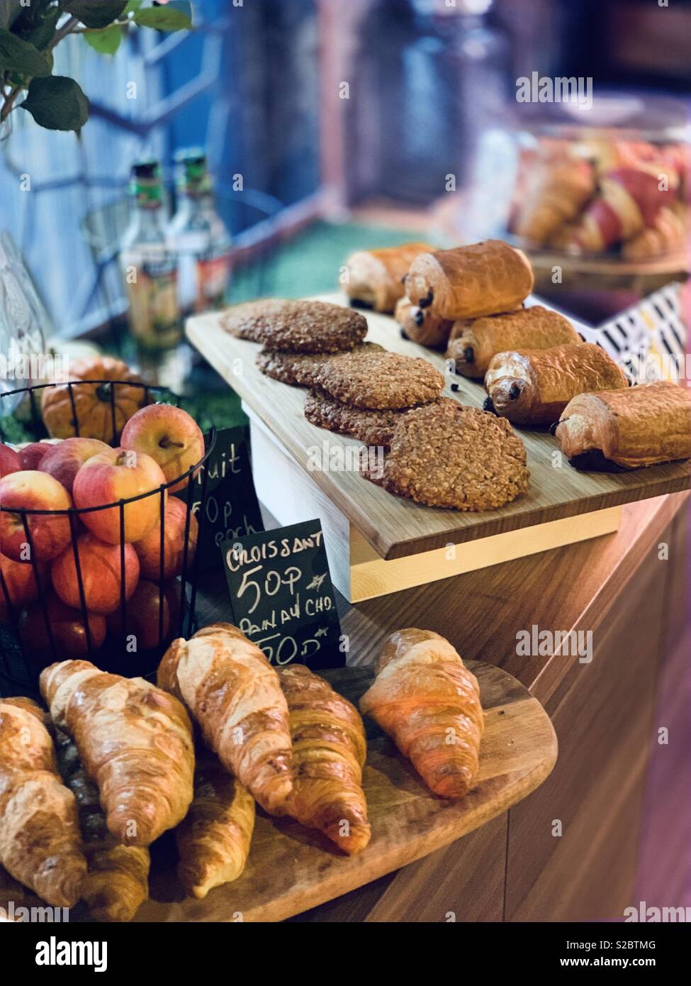 Breakfast London Cakes Stock Photo - Alamy