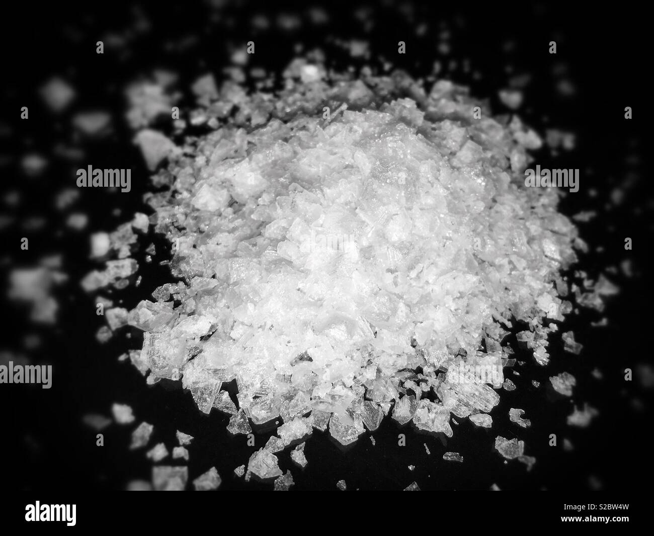 Pinch of sea salt hi-res stock photography and images - Alamy