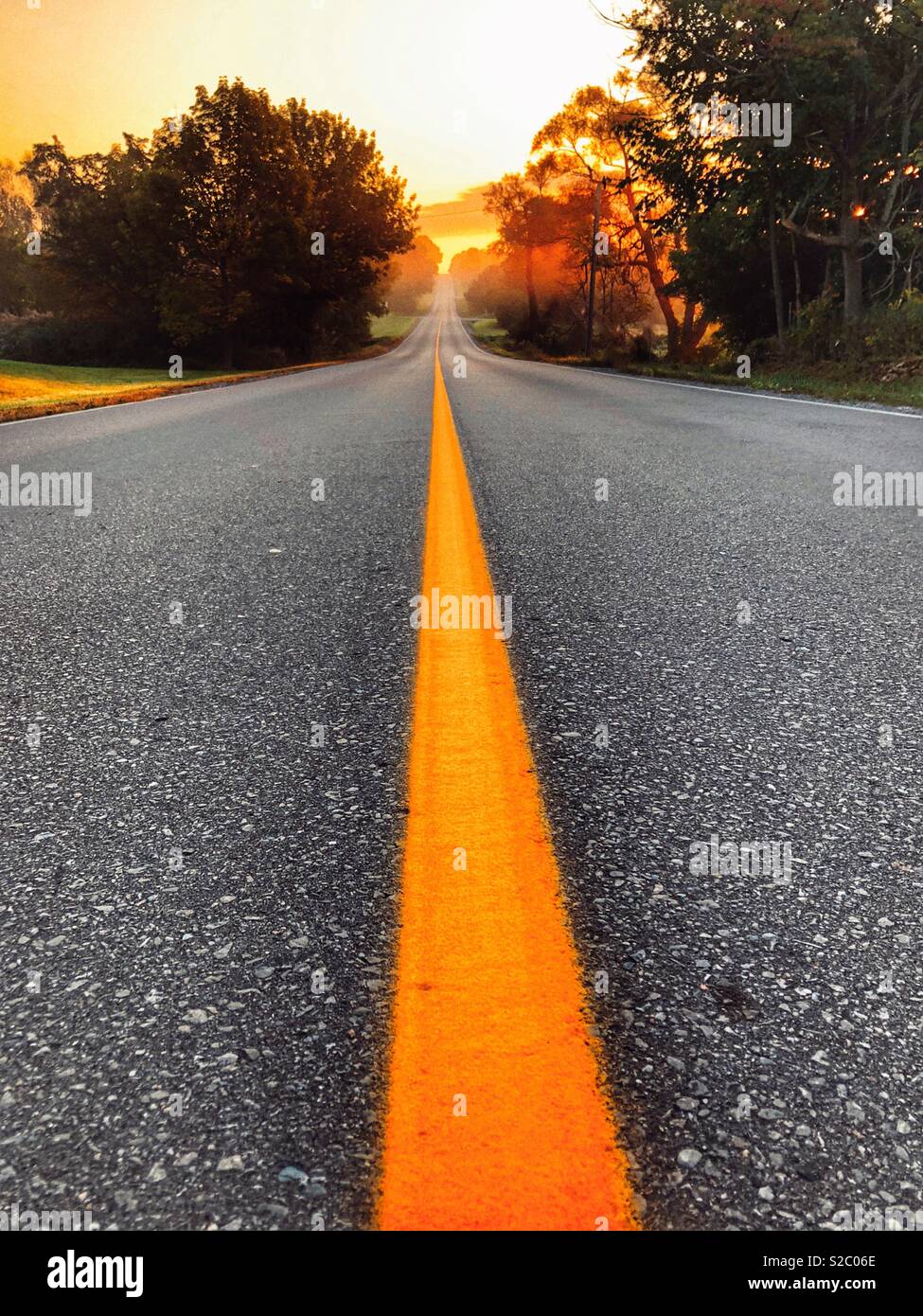 Looking down the road hi-res stock photography and images - Alamy