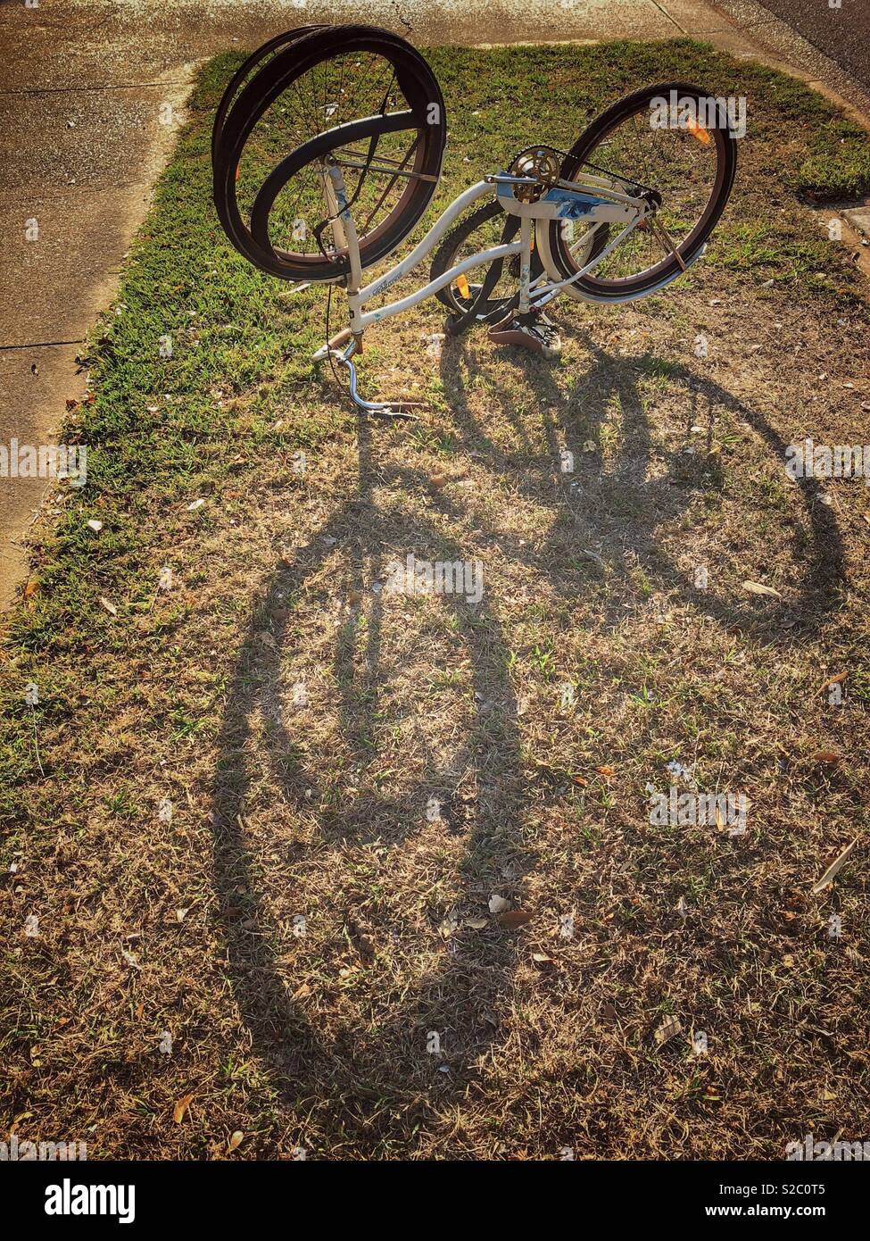 Damaged bike hi-res stock photography and images - Alamy