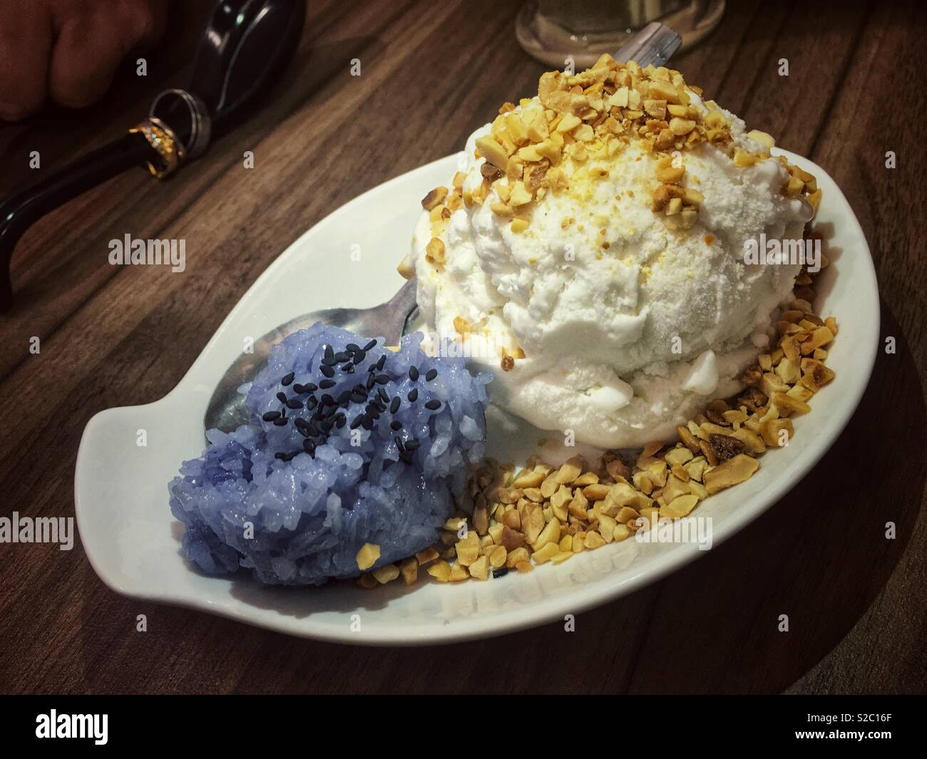 Peanuts ice cream hi-res stock photography and images - Alamy
