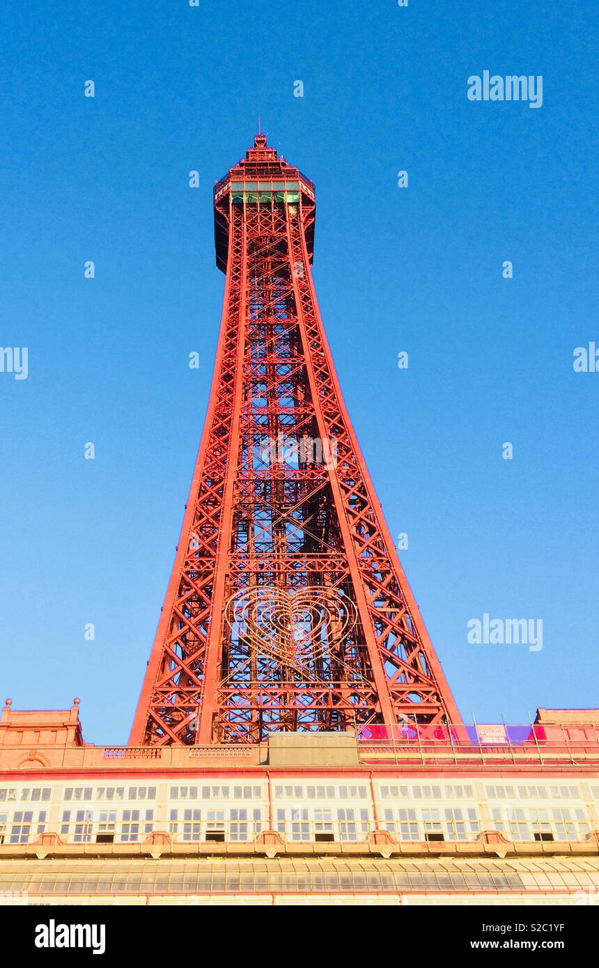 Blue blackpool tower hi-res stock photography and images - Alamy