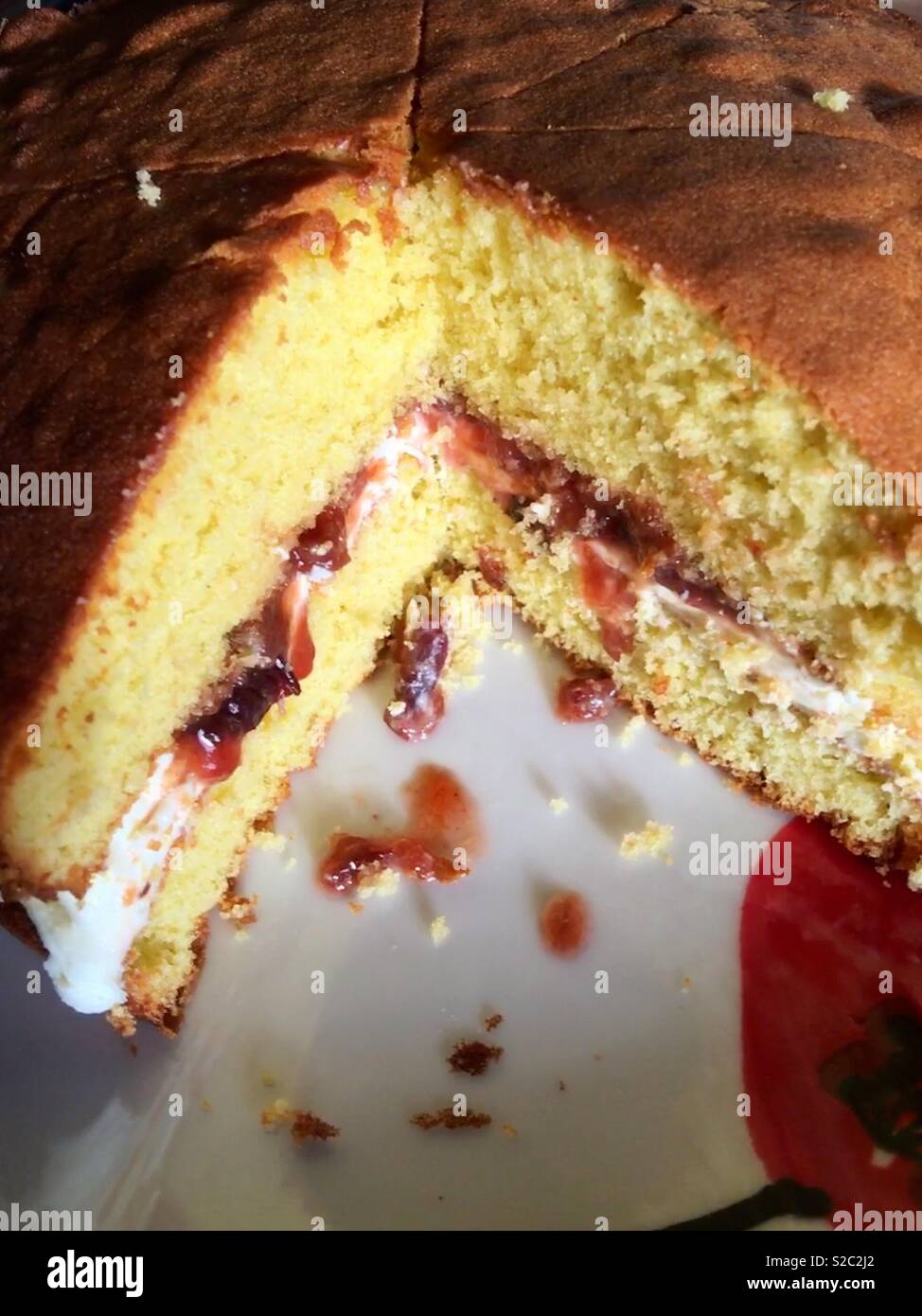 Cream jam sponge cake hi-res stock photography and images - Alamy