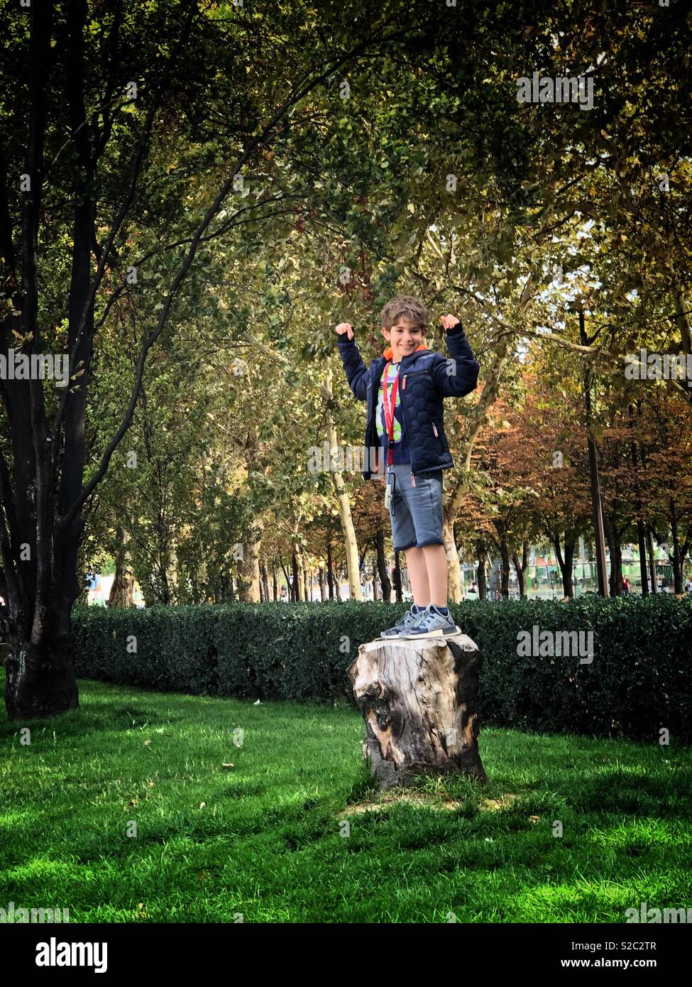 Happy tourist boy child in Paris Stock Photo - Alamy