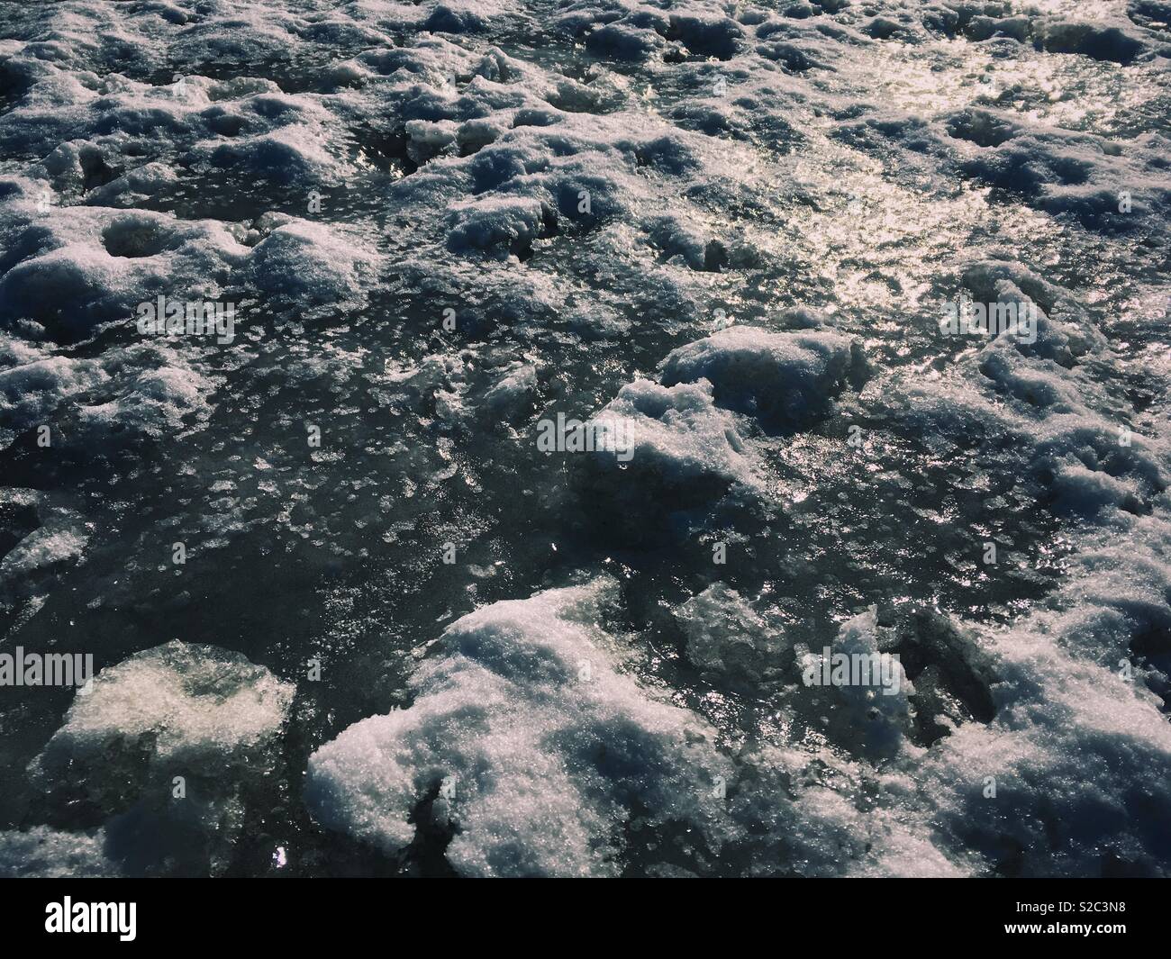 Iced river hi-res stock photography and images - Alamy