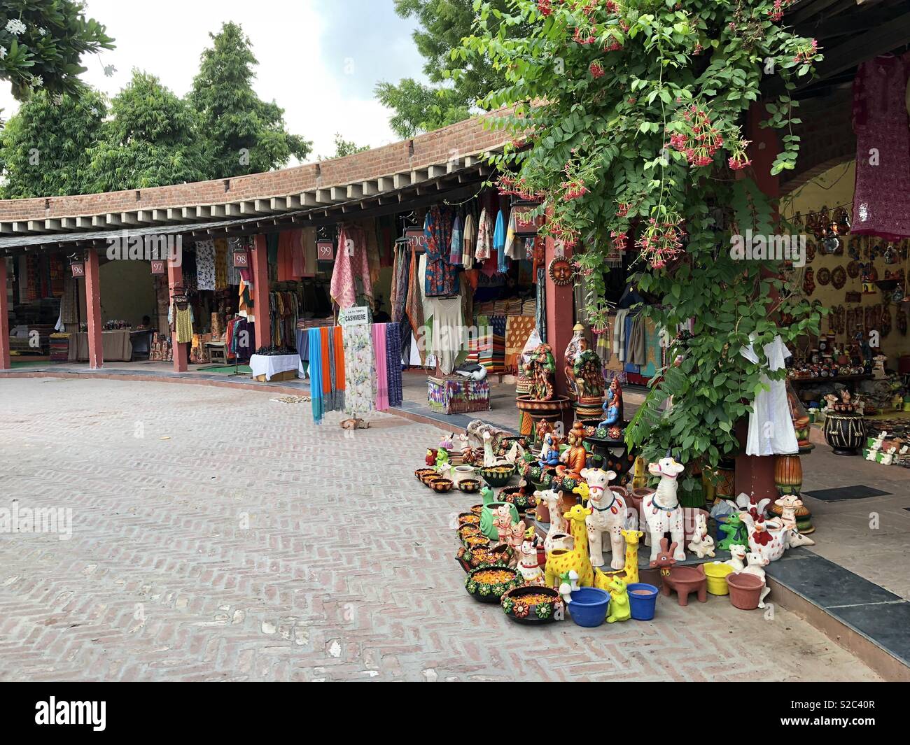 Dilli haat new delhi High Resolution Stock Photography and Images - Alamy