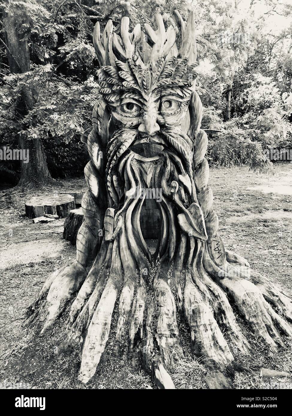 Tree carving hi-res stock photography and images - Alamy
