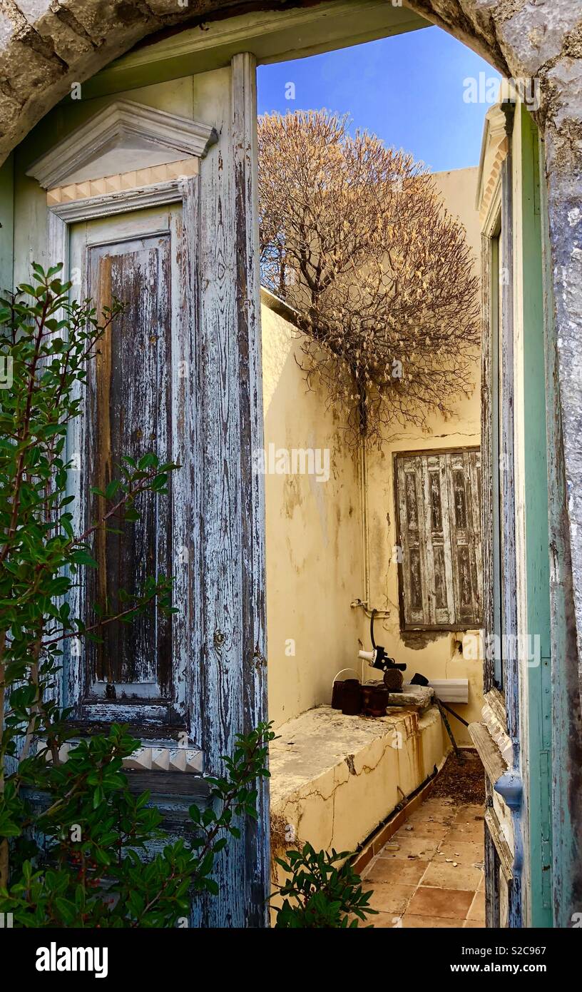 Greek doors hi-res stock photography and images - Alamy