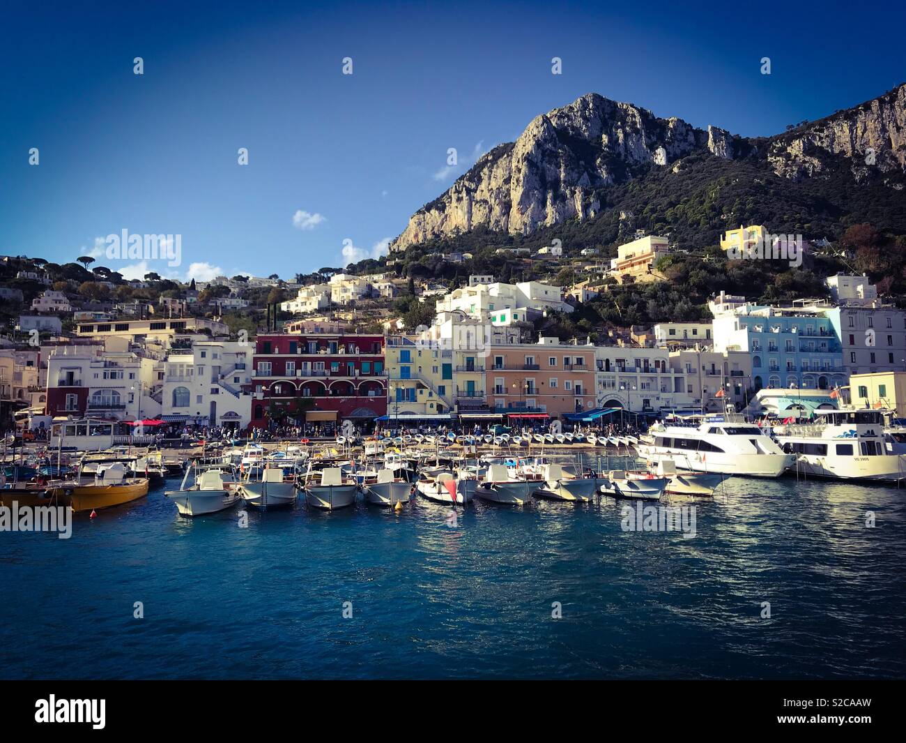 Italy isle of capri hi-res stock photography and images - Alamy