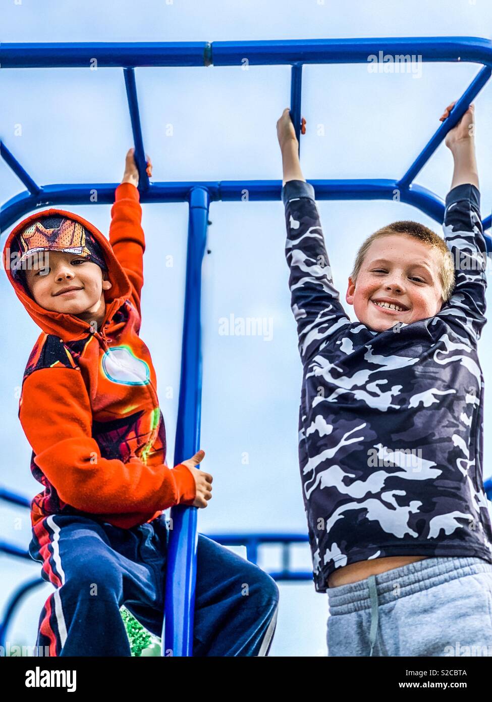 Kids play around hi-res stock photography and images - Alamy
