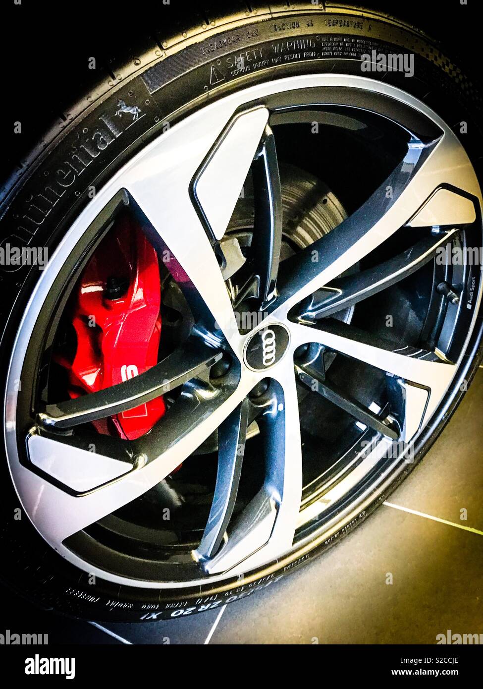 Close up of the Audi RS5 alloy wheel Stock Photo - Alamy