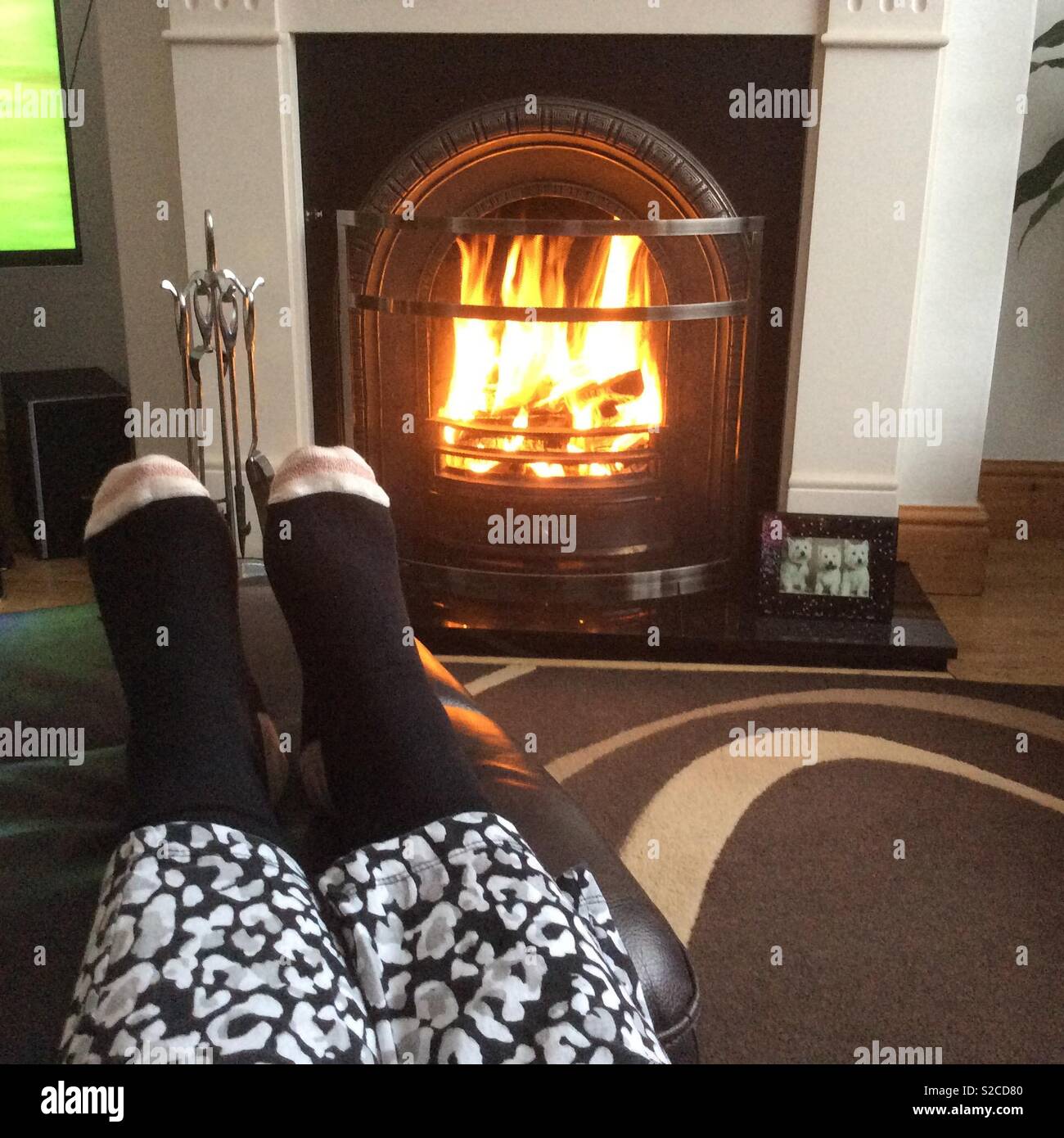 Feet to the fire hi-res stock photography and images - Alamy