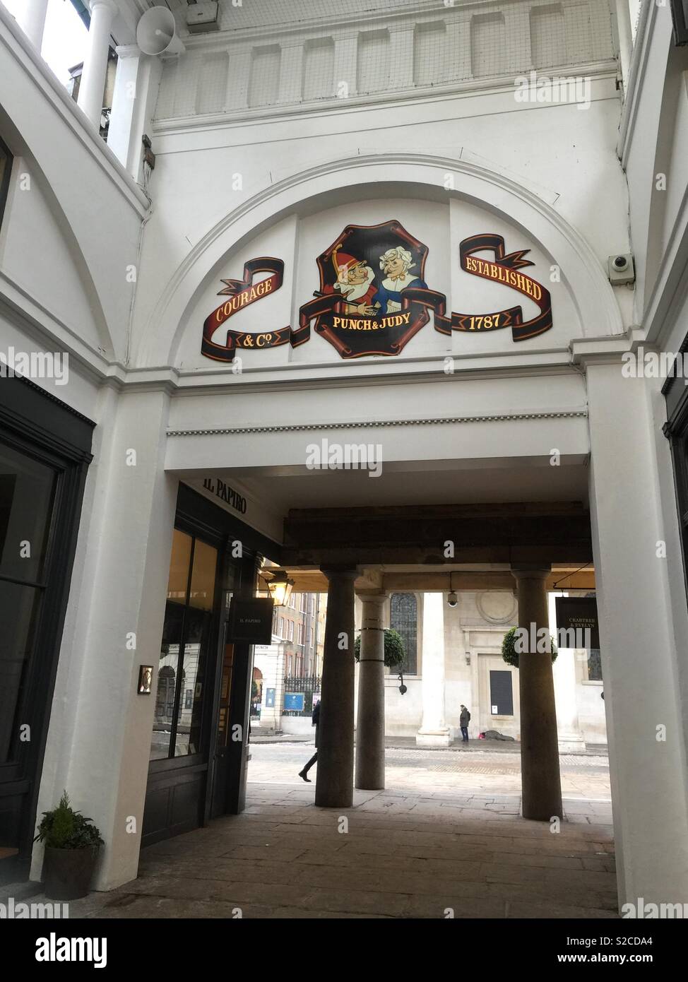 Convent garden hi-res stock photography and images - Alamy