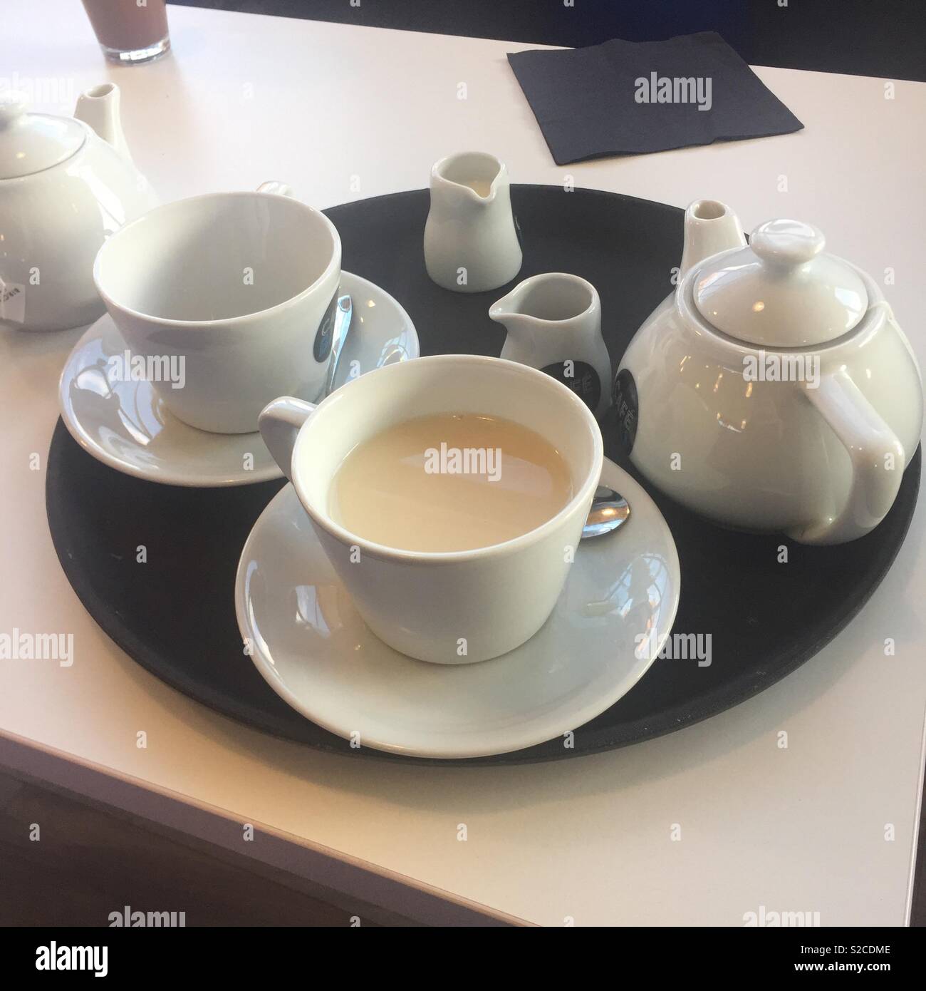 Teapot and teacups hi-res stock photography and images - Alamy