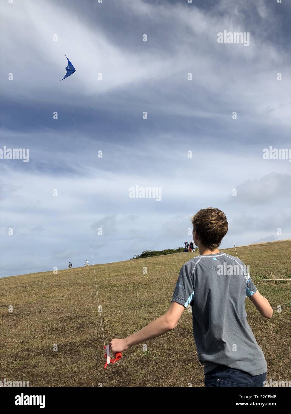 Boy flying kite Stock Photo - Alamy